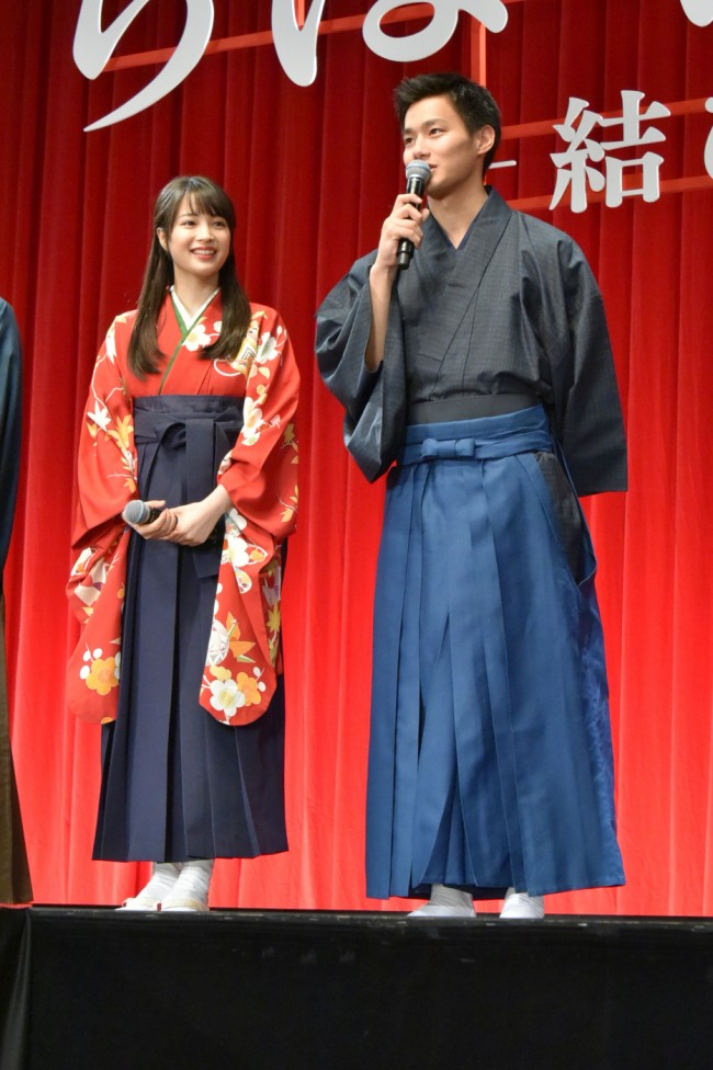 広瀬すず、『ちはやふる』完結編に手応え十分！ 壇上での恋愛即興劇に照れ笑い ／2018年2月20日 写真 映画 ニュース ｜クランクイン！