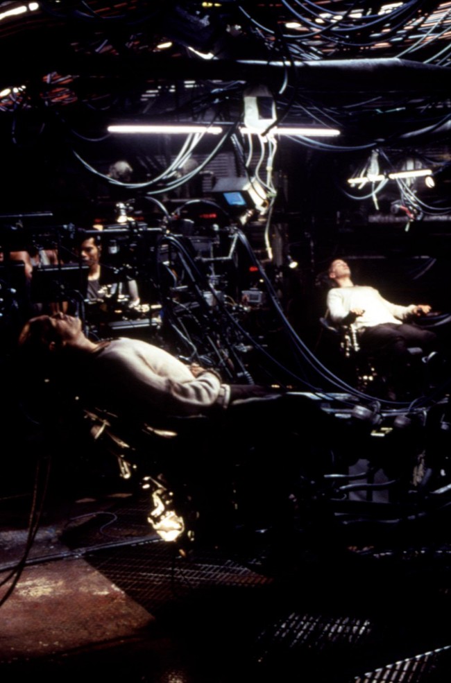 『マトリックス』が起こした革命 仮想世界と現実世界を巧みに描き分けたストーリー＆設定をおさらい ／2021年11月3日 - 写真 - 映画 ...