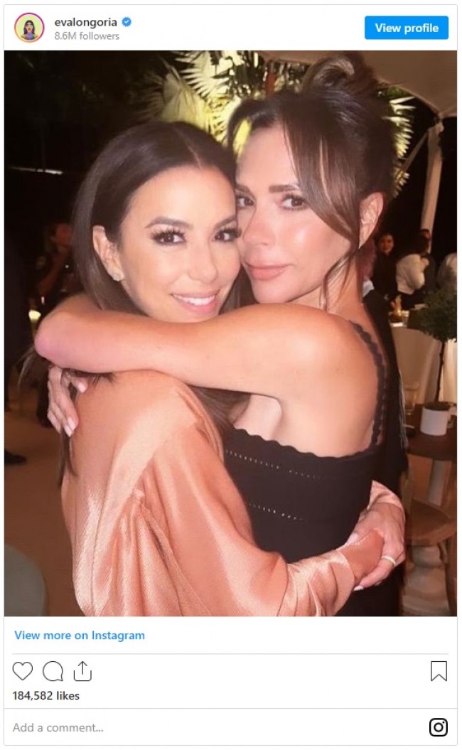 ヴィクトリア・ベッカムが48歳に！ 夫デヴィッドが甘いキスショットで祝福 ／2022年4月23日 写真 セレブ＆ゴシップ ニュース