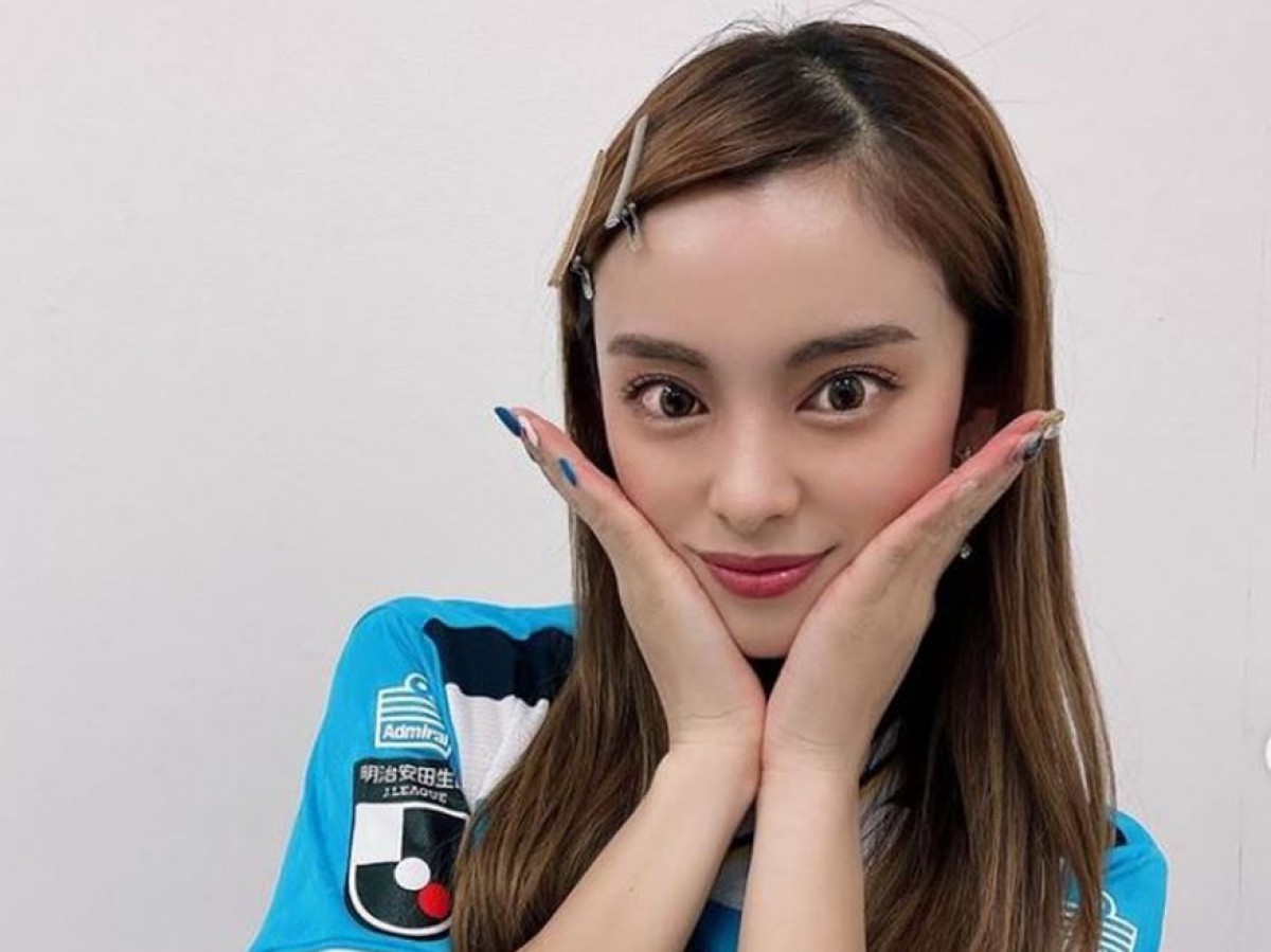 W杯で話題の美女SHONO、ジュビロ磐田公式アンバサダー就任で喜び 幼少期の姉妹ショットも - エンタメ - ニュース ｜クランクイン！