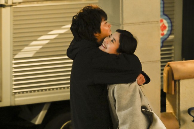 (写真)『星降る夜に』“深夜”ディーン・フジオカが“一星”北村匠海を全力ハグ ネット爆笑「可愛すぎる」 ドラマ ニュース |クランクイン!
