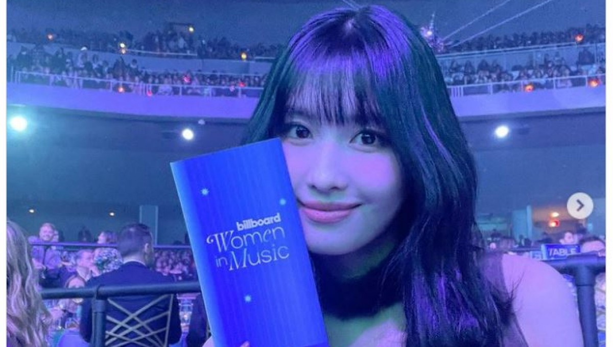 TWICE モモ、米授賞式「Billboard Women In Music」受賞に感謝 ダヒョンとの2ショットも公開 - カルチャー ...