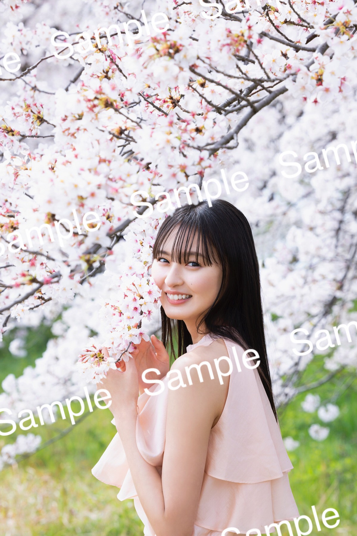 (写真)乃木坂46・遠藤さくら、大人っぽいドレス姿を披露「“さくら色”ドレスで撮影」 エンタメ ニュース |クランクイン!