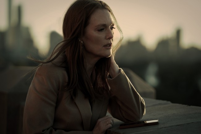 A24×“アカデミー賞女優”ジュリアン・ムーア NYが舞台のスリラー映画『Sharper：騙す人』配信開始 ／2023年2月17日 - 写真 ...