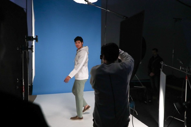 （写真）大谷翔平選手発案で子どもたちに海外留学をプレゼント！ ECC新CM、OA開始 撮影現場に愛犬デコピンも - エンタメ - ニュース ｜クランクイン！