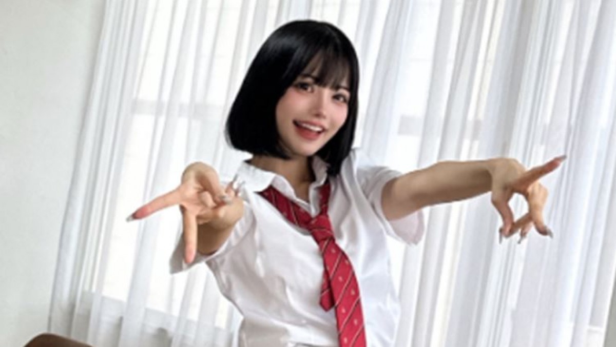 「身長184.3cmです」話題のコスプレイヤー米倉みゆ、“スタイル抜群”制服コスに驚きの声「バランス凄い」 - エンタメ - ニュース ｜クランクイン！