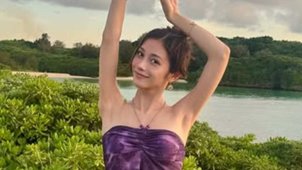 170cm“超絶美女モデル”26歳・REIKA、オフショルダー姿が「スタイル抜群」「めっちゃ細い」 減量を先日報告 - エンタメ - ニュース ｜クランクイン！